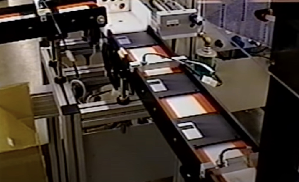 Floppy Disc Assembly Line – Das Kraftfuttermischwerk