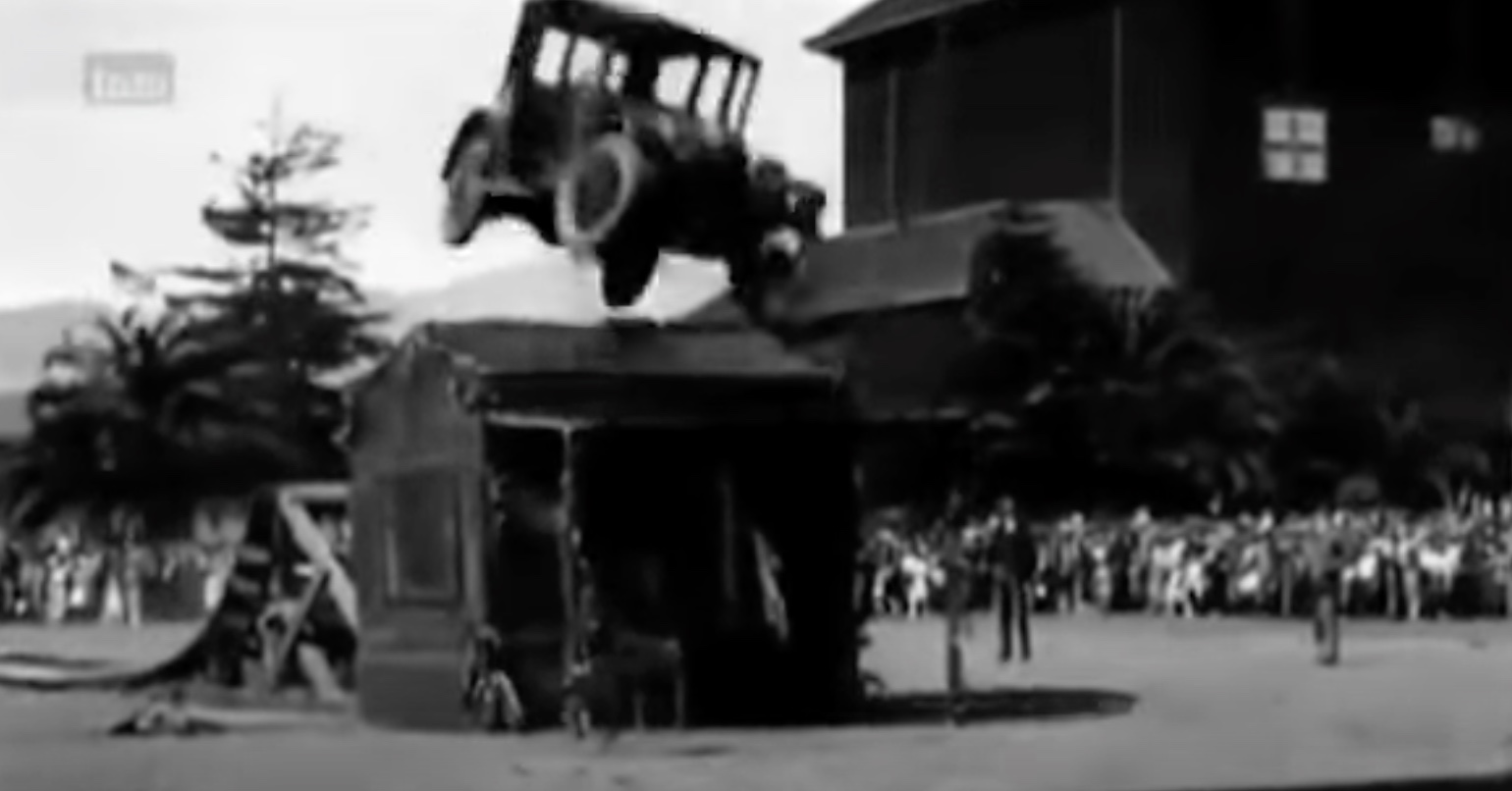 Car Stunts From the 1920s – Das Kraftfuttermischwerk