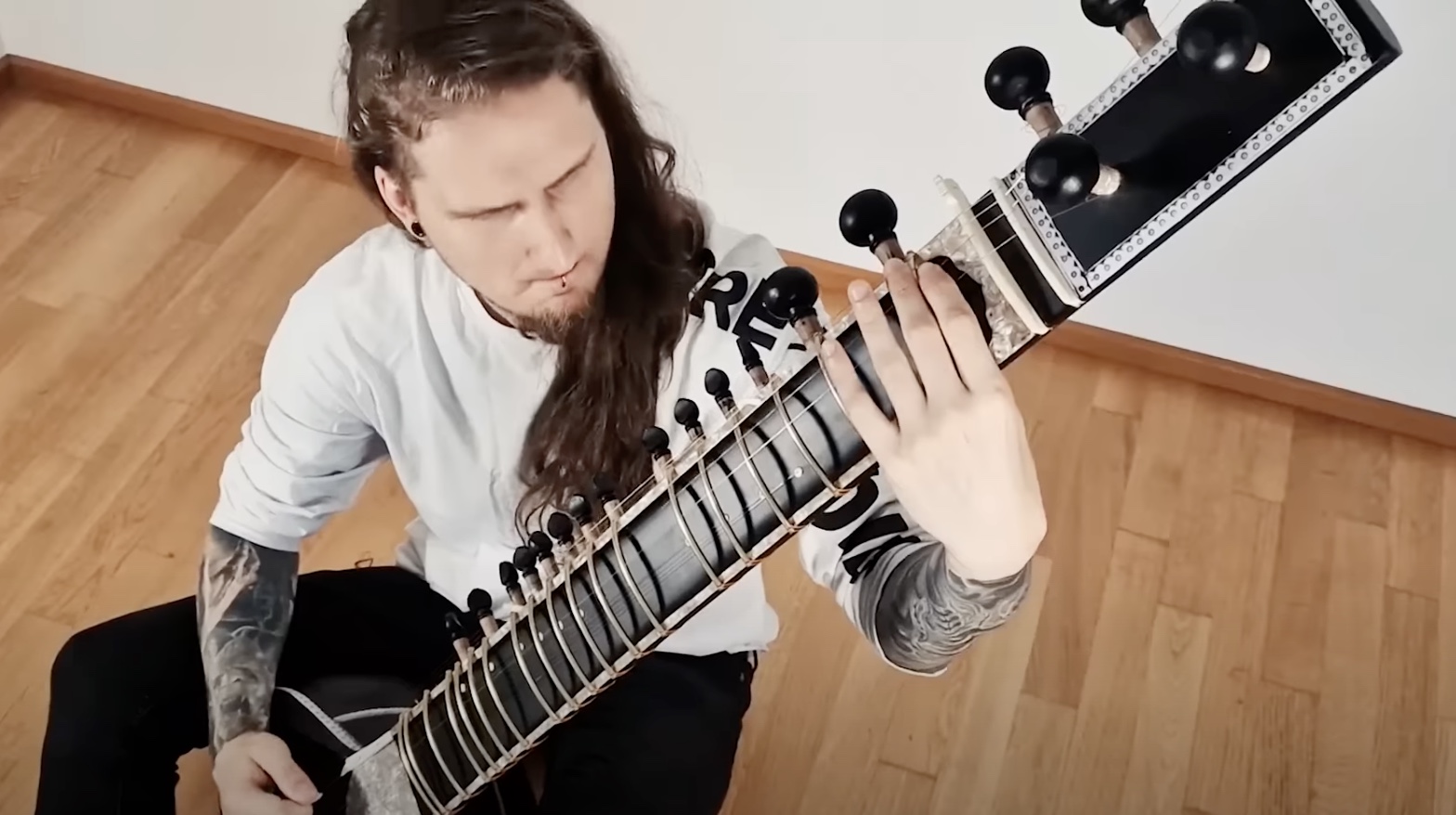 Metal riffs on a Sitar – Das Kraftfuttermischwerk