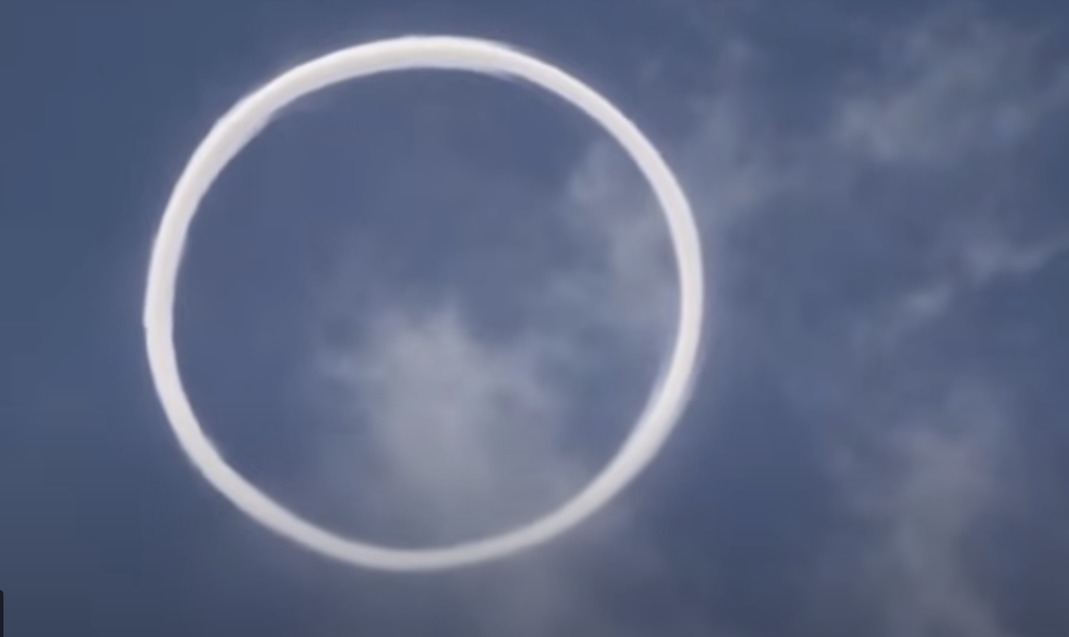 Vulkan Ätna stößt Rauchringe aus – Das Kraftfuttermischwerk